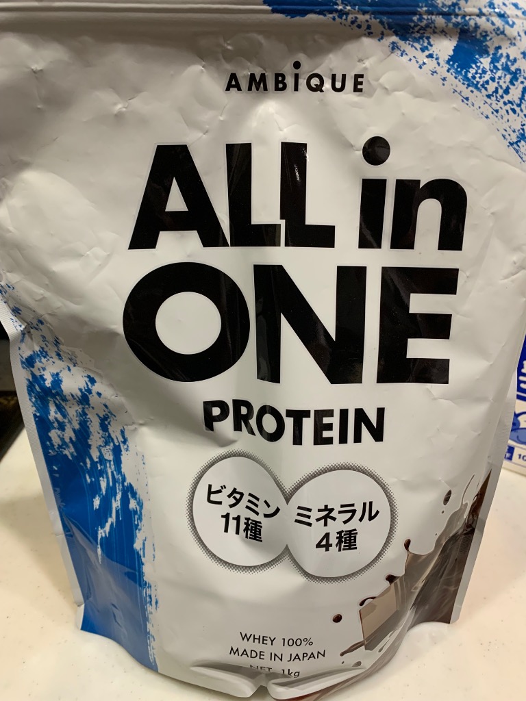 AMBiQUE 【レビュークーポン500円OFF！】ホエイプロテイン WPC 1kg 国産 ビタミン11種 タンパク質 オールインワン ミネラル配合 アンビーク AMBIQUE ダイエット ...