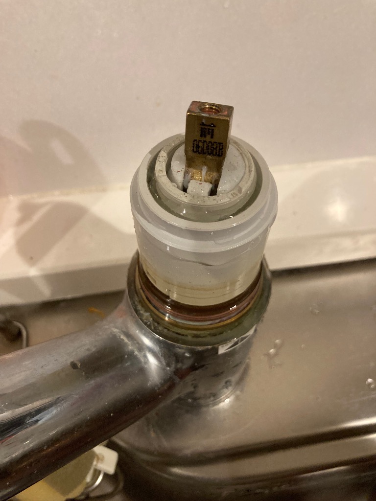 KVK 《在庫あり》 15時迄出荷OK！KVK【PZKM110A】シングルレバーカートリッジ(上げ吐水用) : 家電と住設のイークローバー - 通販 - Yahoo!ショッピング