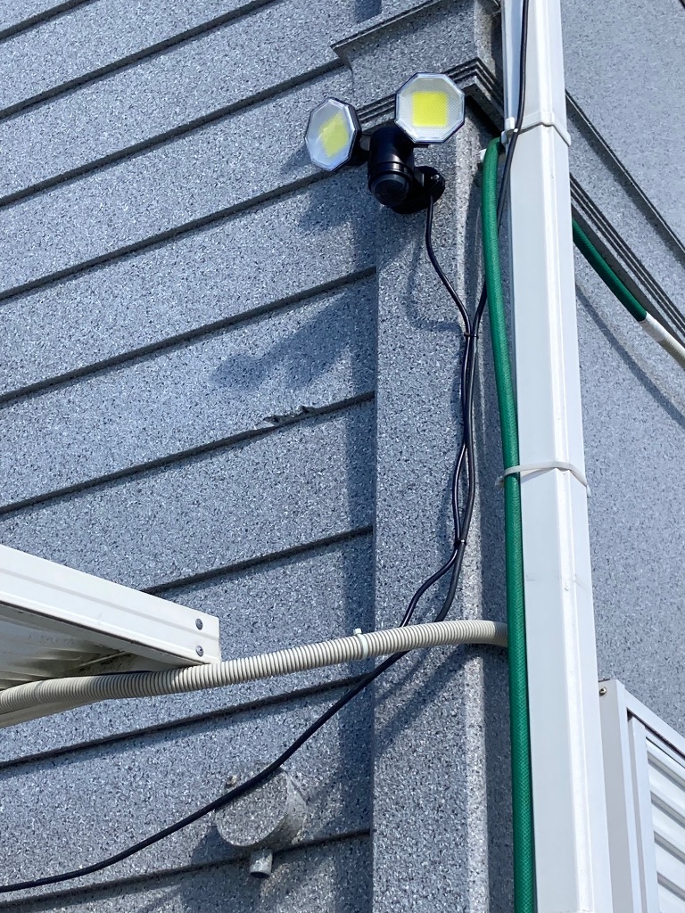 人感 センサーライト コンセント式 屋外用 LED 大進 DLA-18T200 AC 100V 2灯式 防犯 外灯 防水規格 防雨型 外 駐車場 C : comcon株式会社 - 通販 ...