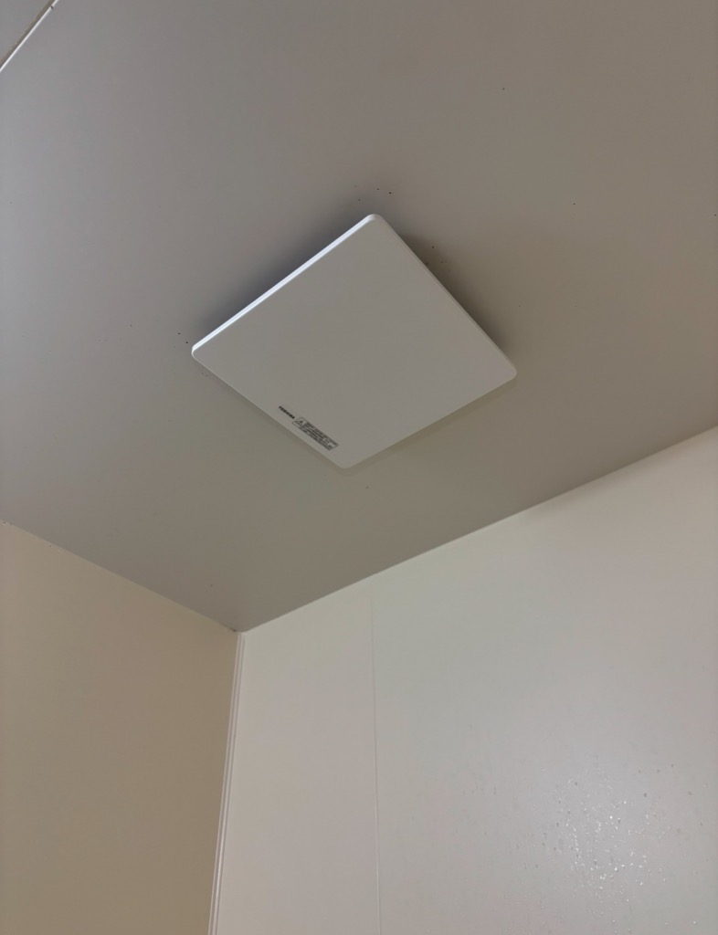 TOSHIBA 『在庫あり』 日本キヤリア/旧東芝 DVF-T10CB 換気扇 サニタリー用 トイレ 洗面所 浴室 居間用 ダクト用 本体カバーセット (DVF-G10CB4後継品) ♭☆2 ...