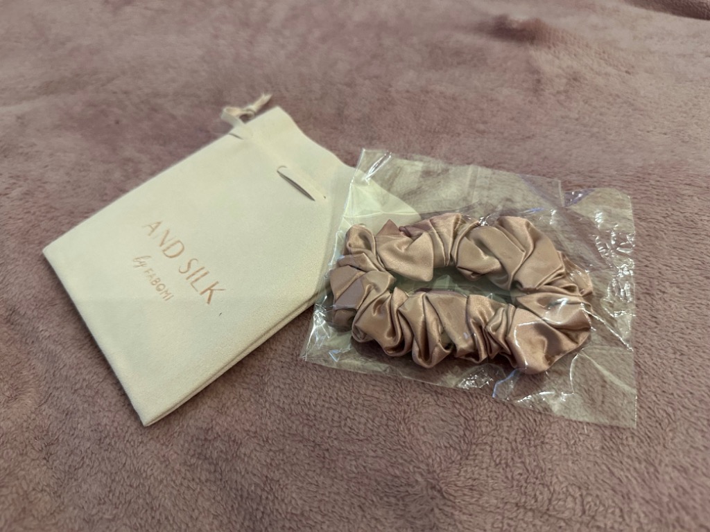 シルク シュシュ 6a ボリューム25mm シルク100% 6A 25匁 大人っぽい 小さめ シンプル ボリューム ヘアゴム ANDSILK 黒 髪にやさしい ヘアアクセサリー ...