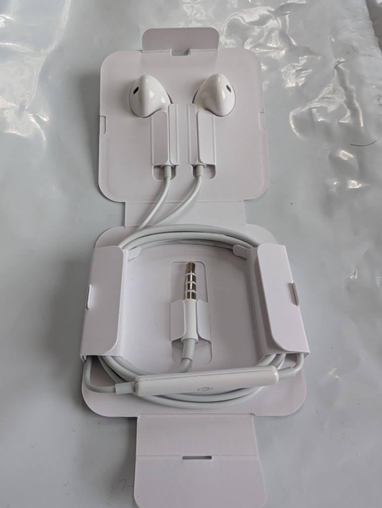 Apple 純正 EarPods 3.5mm ヘッドフォンプラグ イヤホン iPhone Apple 純正 EarPods 3.5mm ヘッドフォンプラグ イヤホン iPhone