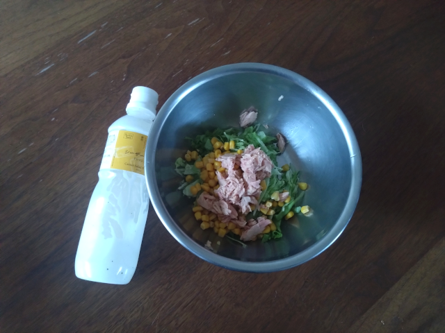 LOHACO - ロハコ限定 パルミジャーノ・レッジャーノ使用 シーザーサラダドレッシング 490ml 1本 大容量 エスエスケイフーズ（イチオシ） オリジナル 評価・レビュー