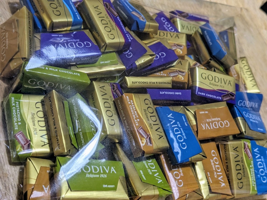 クリスマス 2024 225g 約53個 チョコレート ゴディバ Godiva ナポリタン 高級 ギフト プレゼント : 3212-000731 : HARY SHOP - 通販 ...