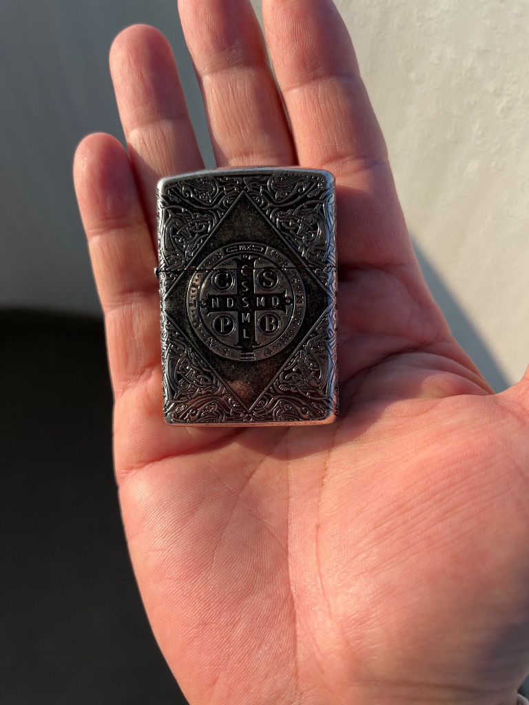 ZIPPO ライター 十字架 アーマー ベネディクトクロス 4面加工 ジッポ かっこいい アンティーク 重厚 シルバー燻し おしゃれ メンズ : Zippoタバコケース喫煙具のハヤミ - 通販 ...