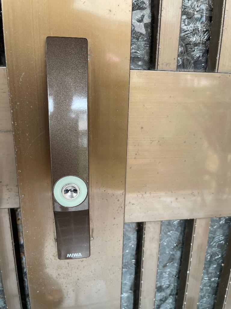 美和ロック MIWA SL09-1LS-CB 取替え用 アルミサッシ 引戸錠 召合せ PSキー5本付属 鍵 交換 取替え 内網戸対応 SMKH-UB SL02代替品 万能型 引き戸 引違戸 ...