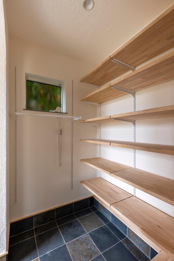 ロイヤル 棚柱 ASF-1 1820ミリ ホワイト（白） チャンネルサポート : asf-1wt-1820 : 金森金物店 - 通販 - Yahoo!ショッピング