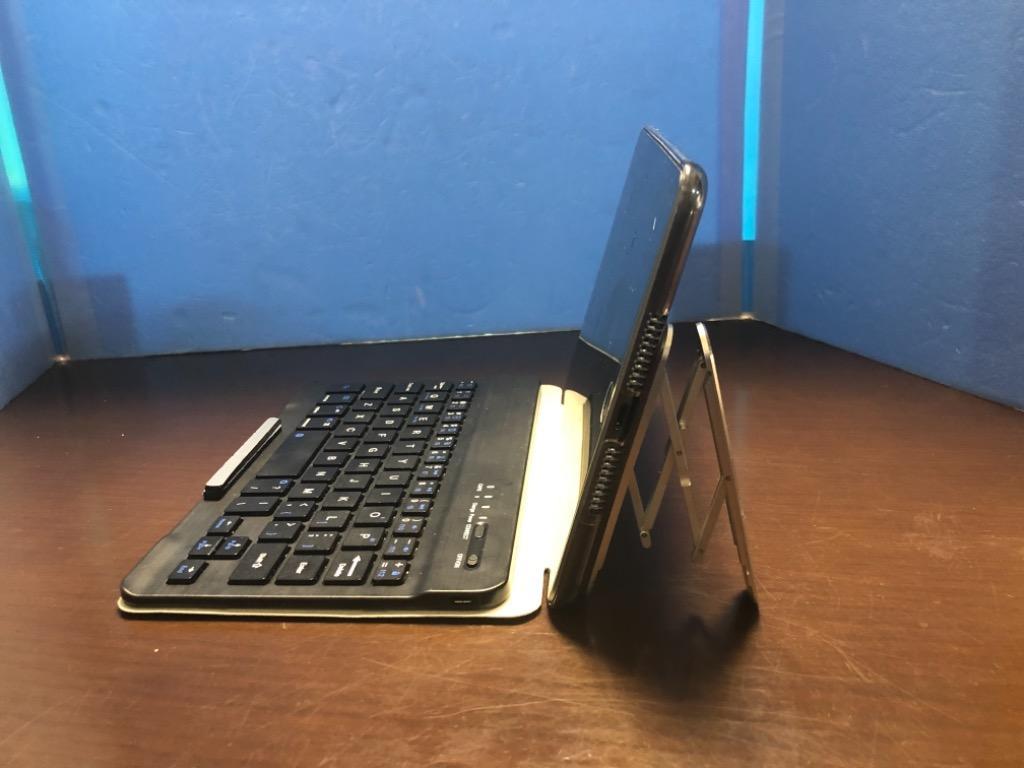 タブレットスタンド 折りたたみ 角度調節 折畳式 スティック型 粘着テープ 両面 貼り付け 軽量 スリム 薄型 コンパクト シンプル おしゃれ 持ち運び iPad : KOYOKOMA ...