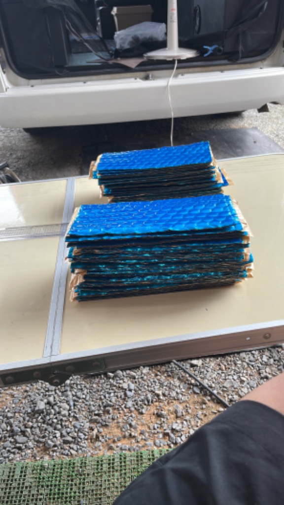 デッドニングシート アルミニウム 吸音 振動 制振シート 防音シート 1ロール 5m 車 カー用品 防振材 厚み2.3mm ビビリ音 ハサミでカット可能 DIY ee317 : ee317 ...