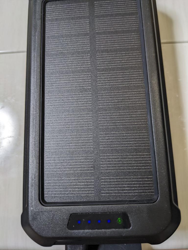 モバイルバッテリー 超大容量 51800mAh ソーラーバッテリー充電器 7台同時充電 ライト付き ソーラー充電器 ケーブル内蔵 防災用品 残量表示 夏 おすすめ :CDB-SD20 ...