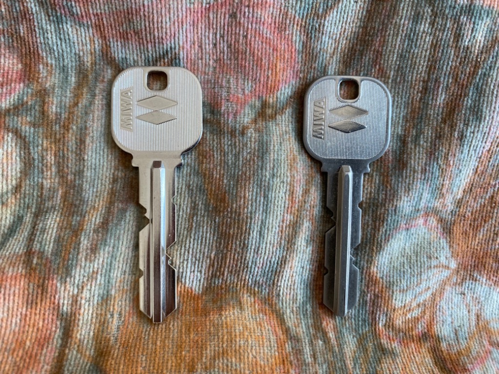 MIWA 73ディスクシリンダー メーカー純正合鍵 : 松本建築金物店 - 通販 - Yahoo!ショッピング