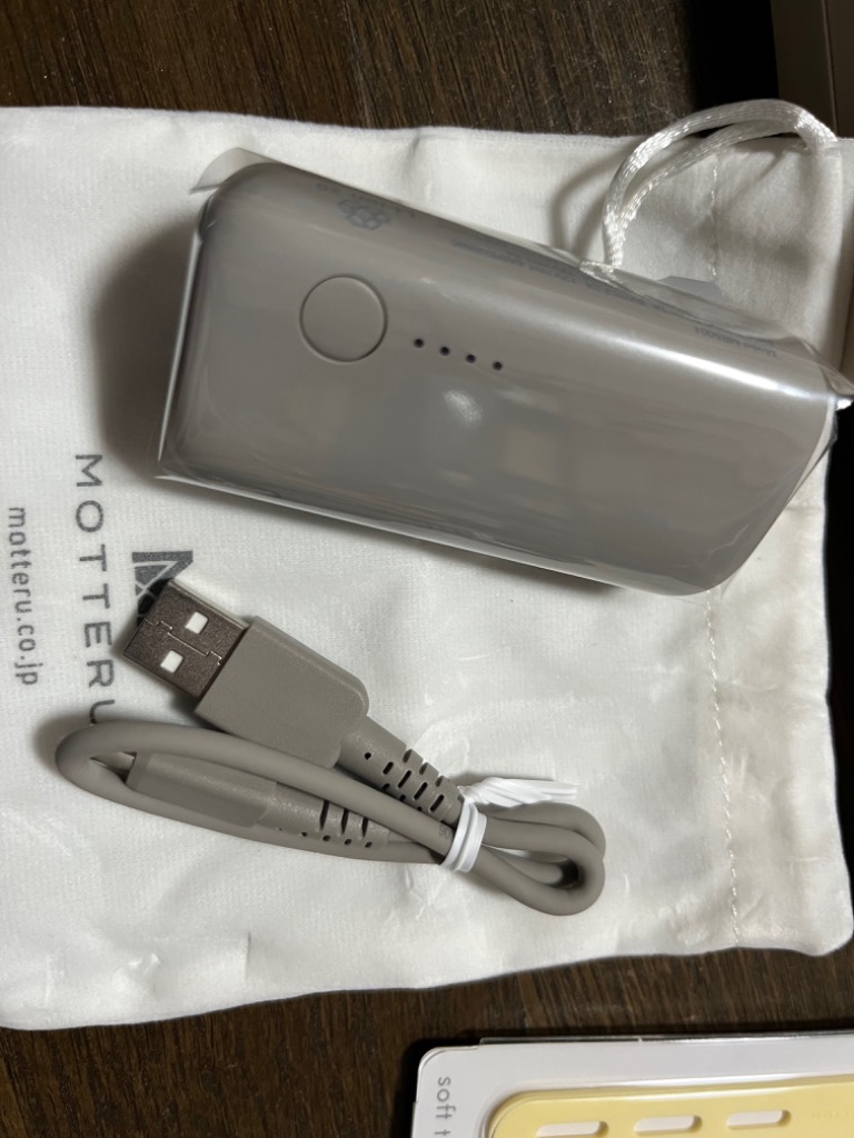 MOTTERU (モッテル) mocolon 小型モバイルバッテリー 5000mAh PD20W対応 iPhone16e 16 15 PSE適合製品 機内持ち込み (MOT-MB5001EC ...