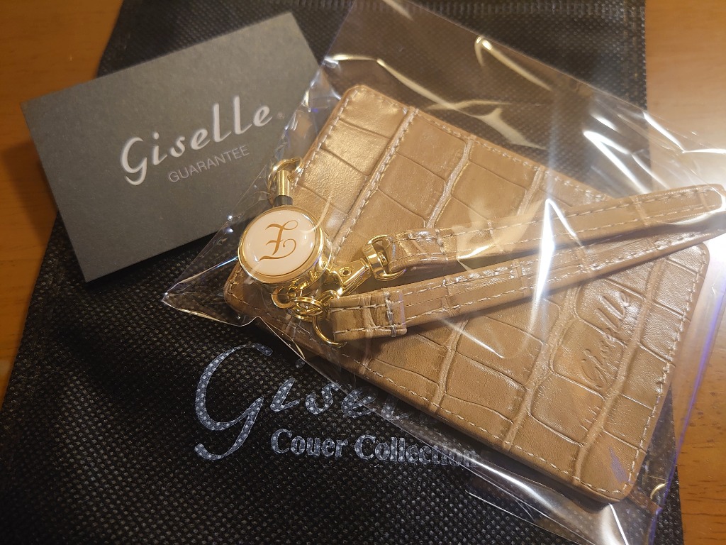 GISELLE パスケース レディース リール付き 定期入れ IDケース GISELLE パスケース レディース リール付き 定期入れ IDケース