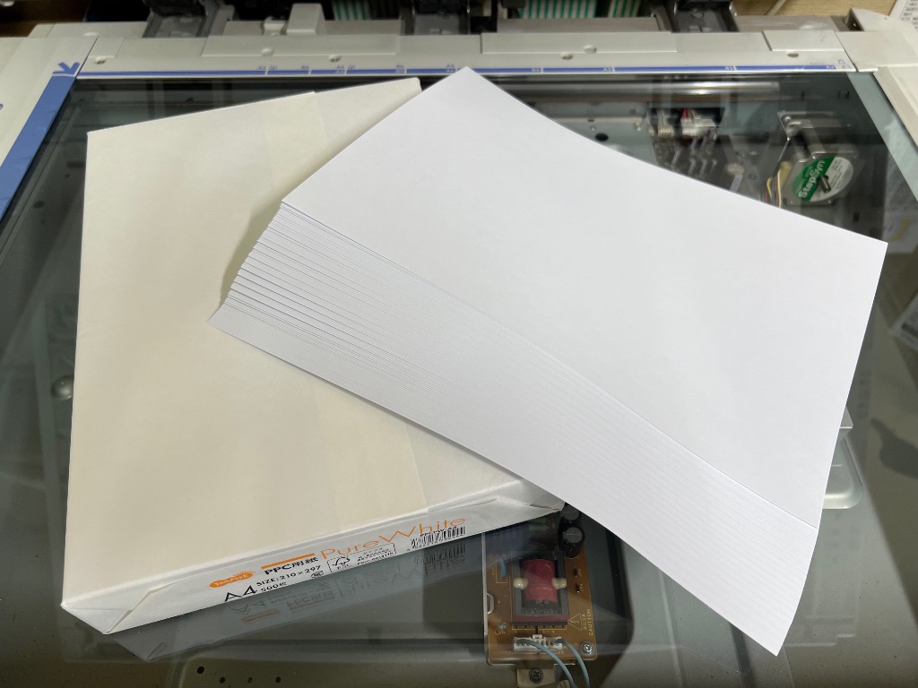 大塚商会 TANOSEE PPC用紙 Pure White A4 フタ無し箱 1箱（5000枚：500枚×10冊） : ぱーそなるたのめーる ...