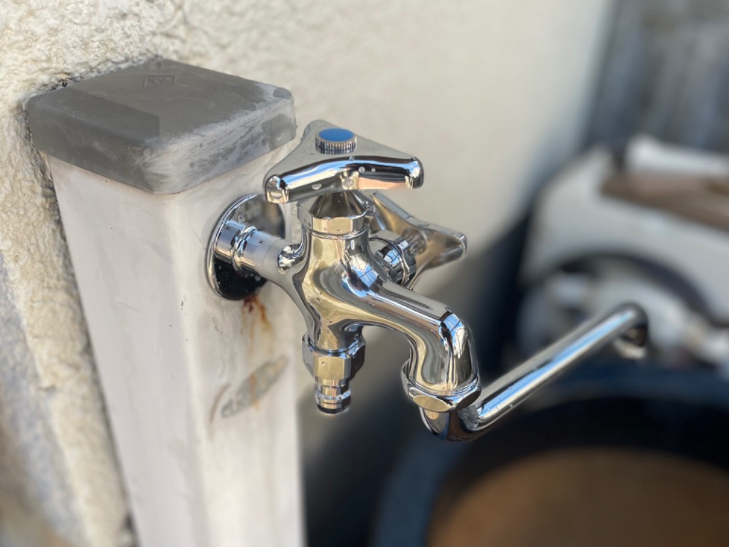 KVK K21SPJ KVK屋外ホース接続ニップル付二口自在水栓 散水用 一般地仕様 送料無料 : ハイカラン屋 - 通販 - Yahoo!ショッピング