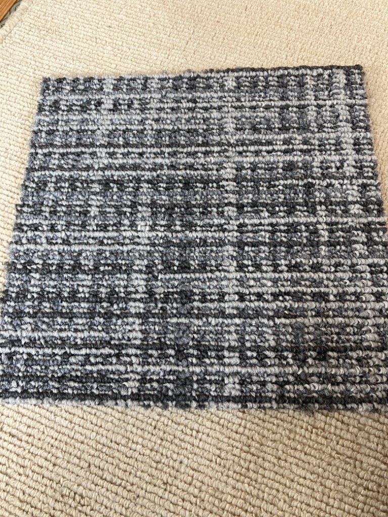 (カットサンプル) タイルカーペット 店舗施設用 ドロップチェック NT-3150 選べる6カラー サンゲツ 「NT-350」 NT31501〜NT31507（25cm正方形程度 ...