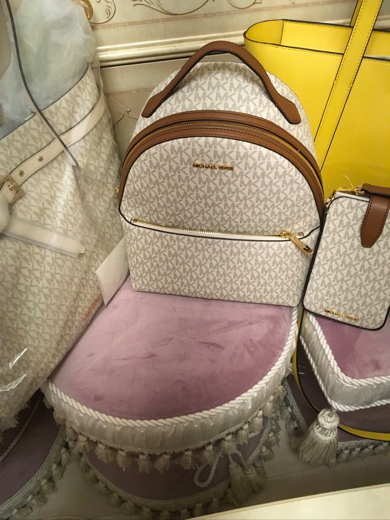 MICHAEL KORS デイバック リュック SHEILA フロントポケット MICHAEL KORS デイバック リュック SHEILA フロントポケット